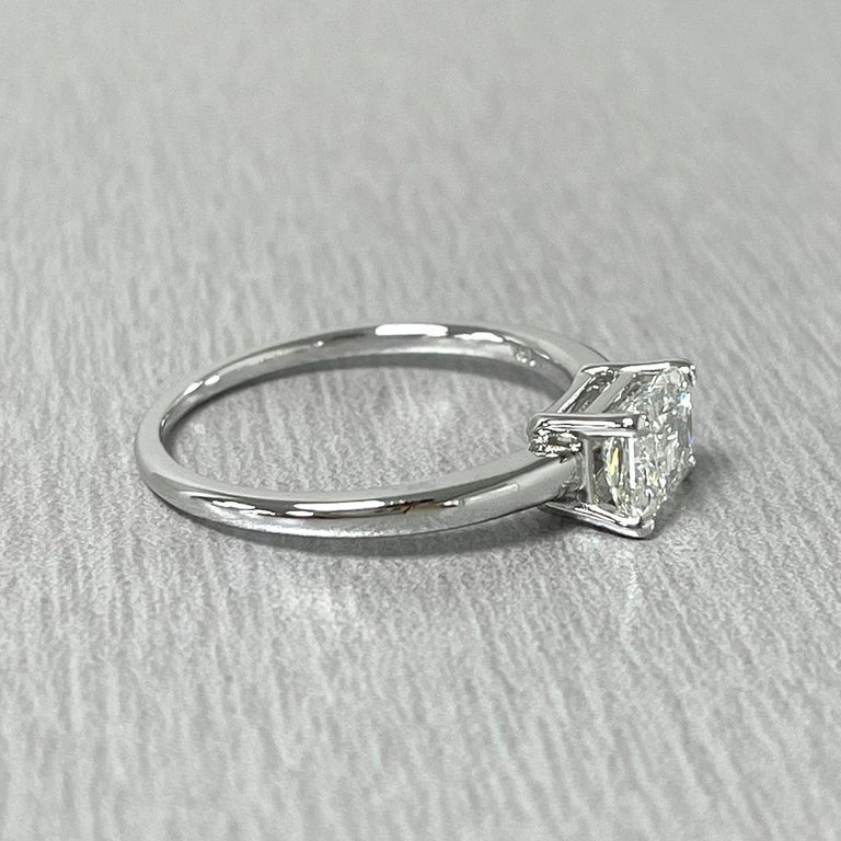 Beauvince GIA 1.01 Carat Radiant Cut HVS2 East West Solitaire Ring For ...