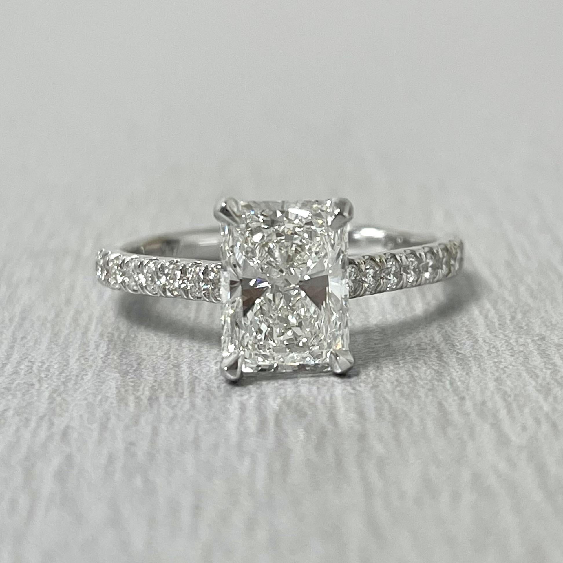 Beauvince GIA Certified 1.60 Carat Radiant HVS1 Engagement Ring in ...