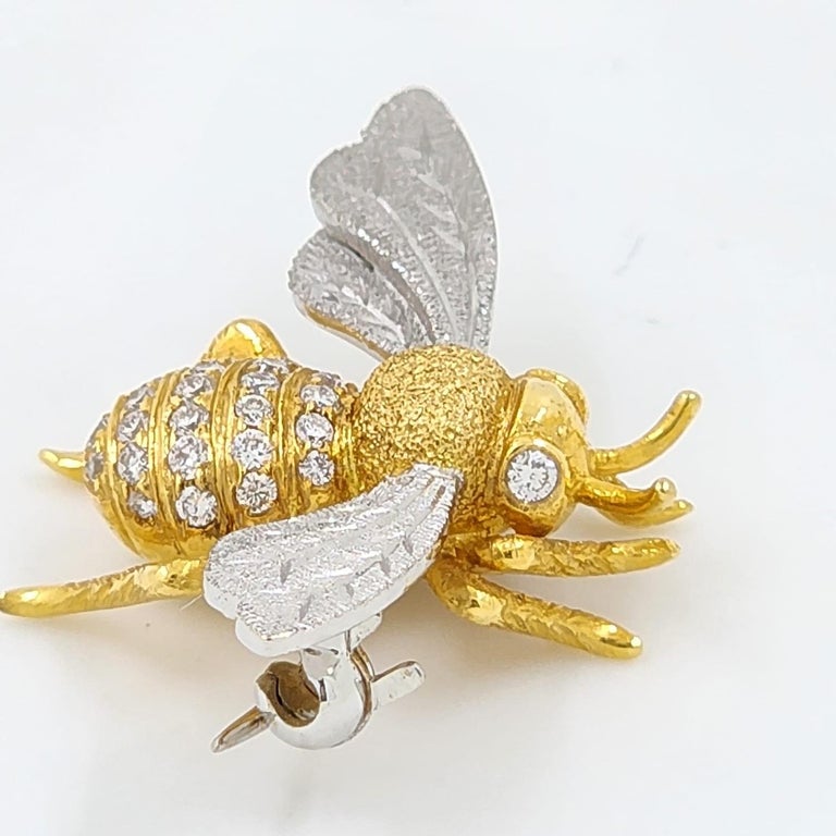 Vintage Bee Brooch Pin in 18 Karat Textured Gold and Diamond For Sale ...