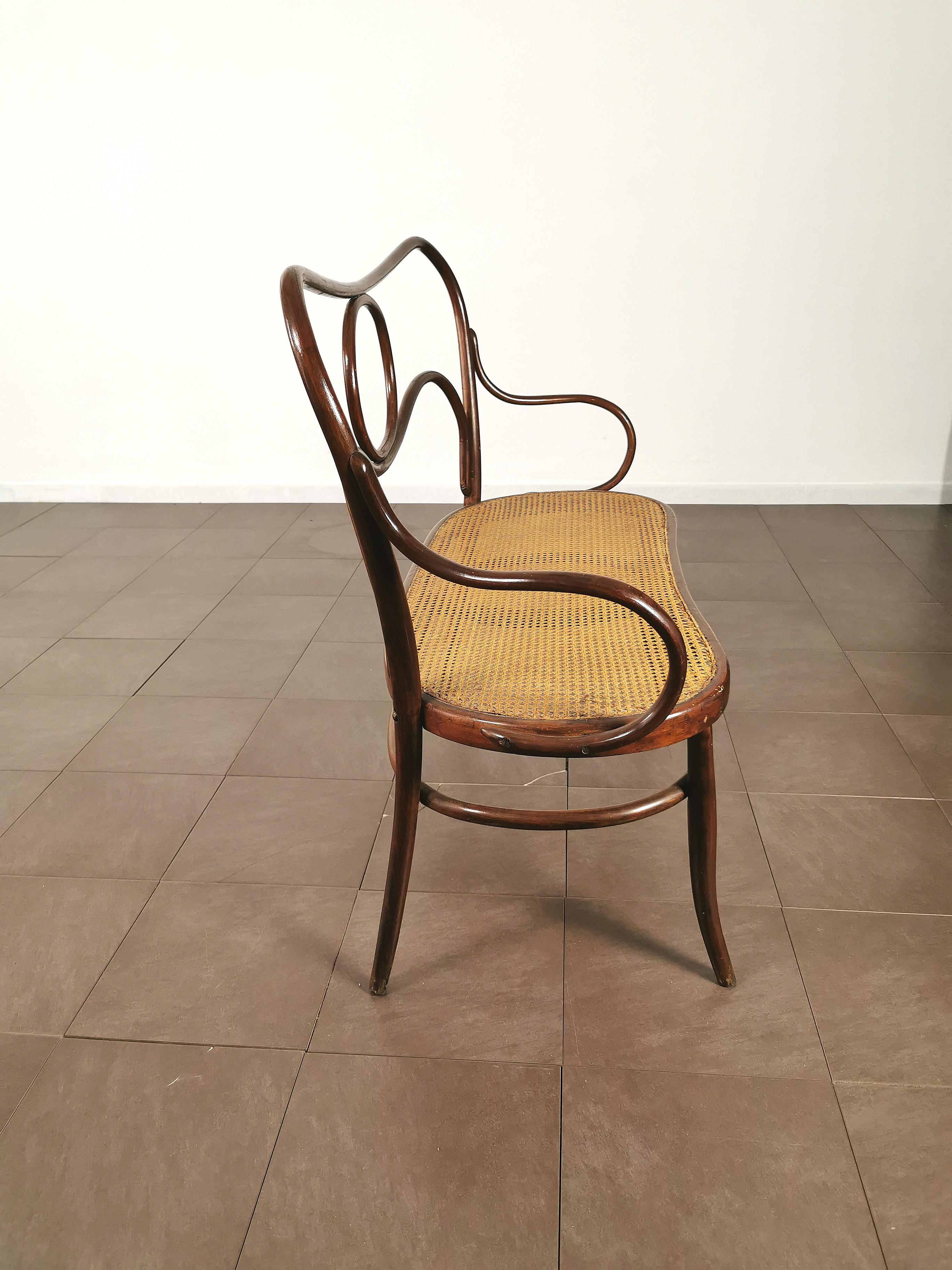 Gebogene Bank aus Holz, Thonet Wiener Stroh, Mitte des Jahrhunderts, Österreich 1940er Jahre im ...
