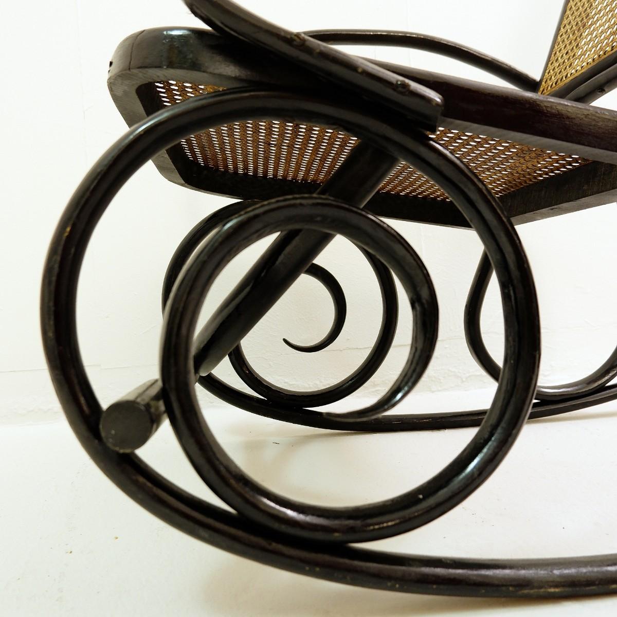 Bentwood Rocking Chair Attributed to Thonet at 1stDibs | thonet ...
