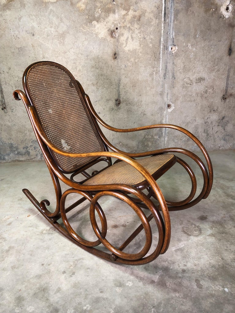 Bentwood Rocking Chair by Thonet, Austria. 1900 For Sale at 1stDibs