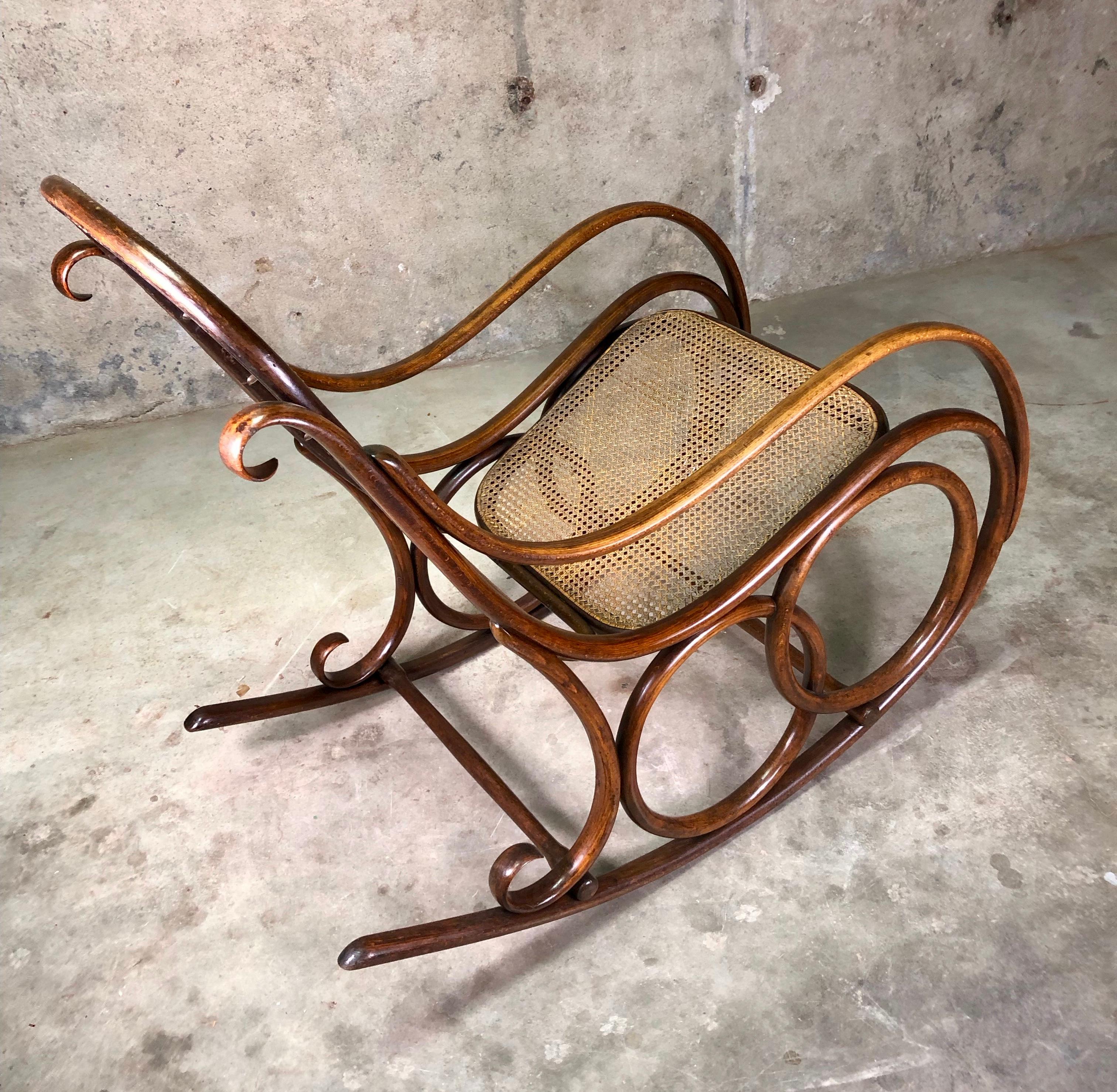 Bentwood Rocking Chair by Thonet, Austria, 1900 For Sale at 1stDibs ...