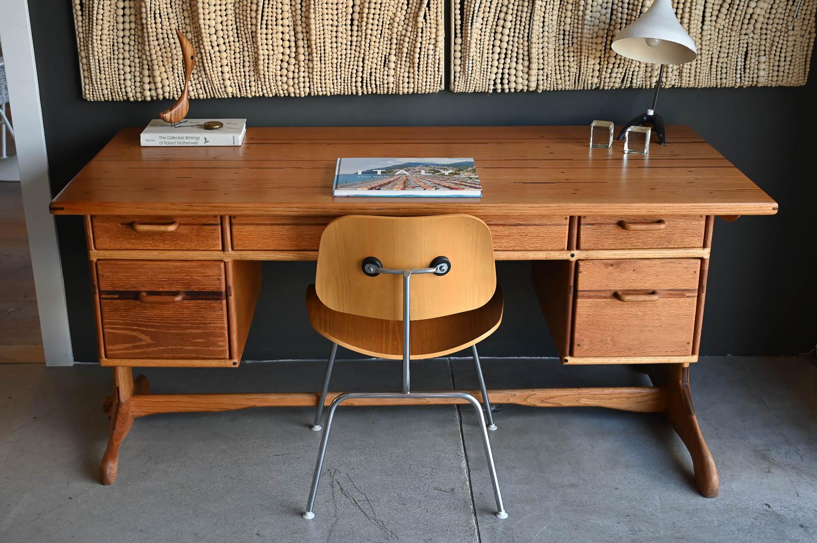 Escritorio a medida de Robert Squire Bierbaum, 1995 en venta en 1stDibs