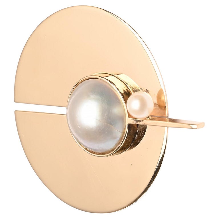 Betty Cooke 14 Karat Gold Circular Brooch with Pearls For Sale at 1stDibs