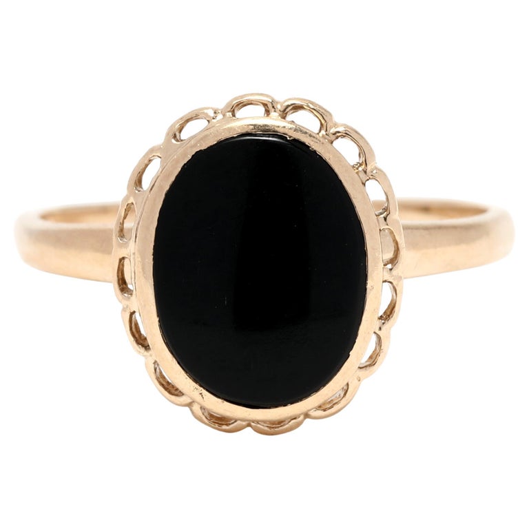 Bezel Oval Black Onyx Ring, 10K Yellow Gold, Ring Size 5.5, Simple Black Onyx For Sale at 1stDibs