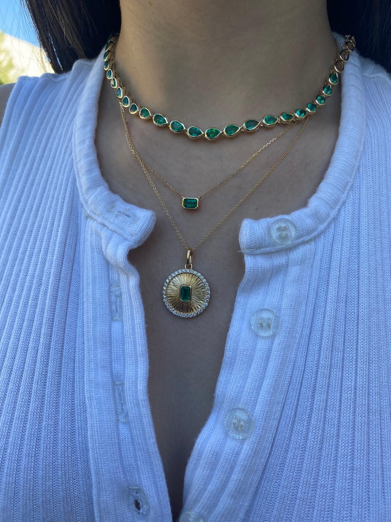 Bezel Set Emerald Necklace For Sale at 1stDibs