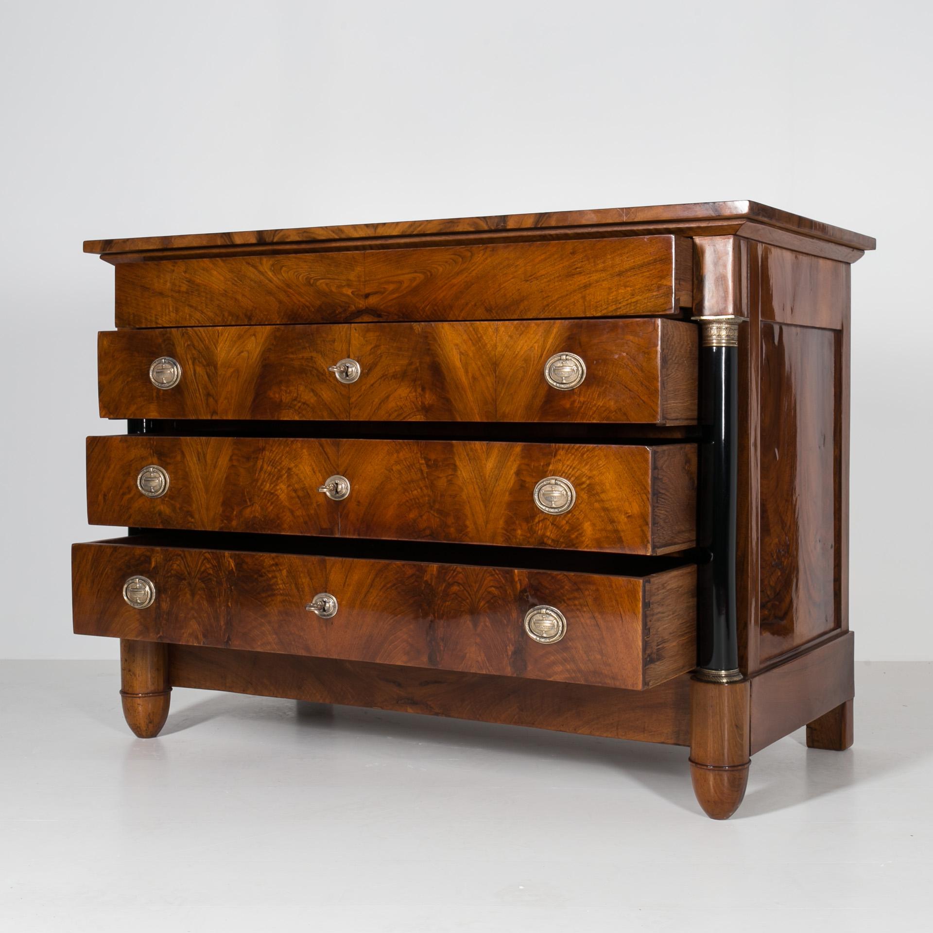 Biedermeier Chest of Drawers in Walnut Veneer, France, 19th Century For ...