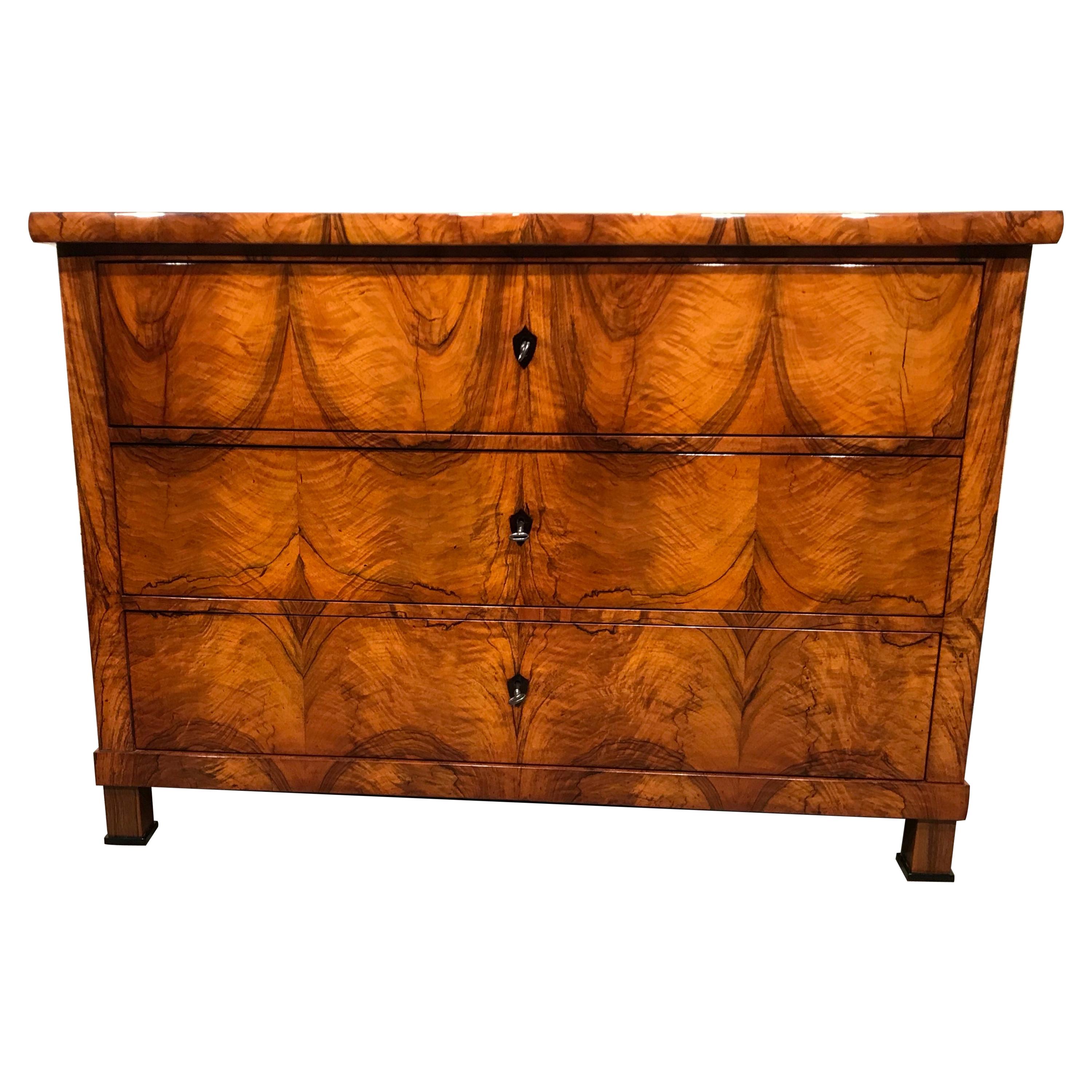 Original Biedermeier Chest of Drawers with Walnut Veneer For Sale at ...