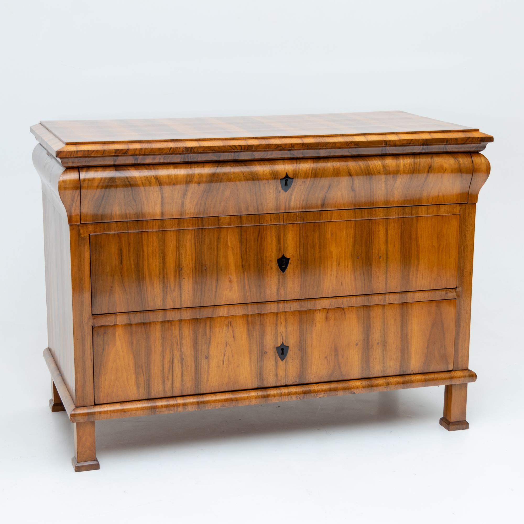 Biedermeier Chest of Drawers, Walnut, around 1830 For Sale at 1stDibs