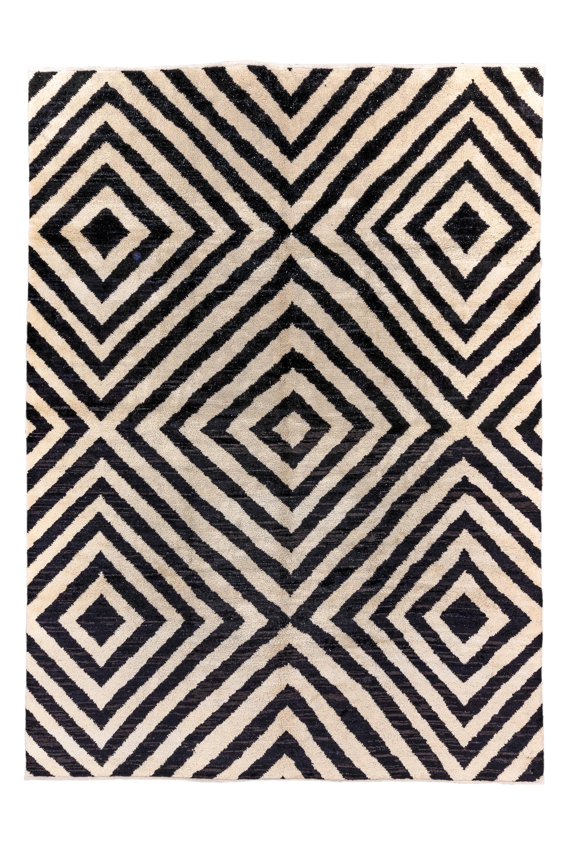 Black and White Contemporary Diamond Design Rug For Sale at 1stDibs