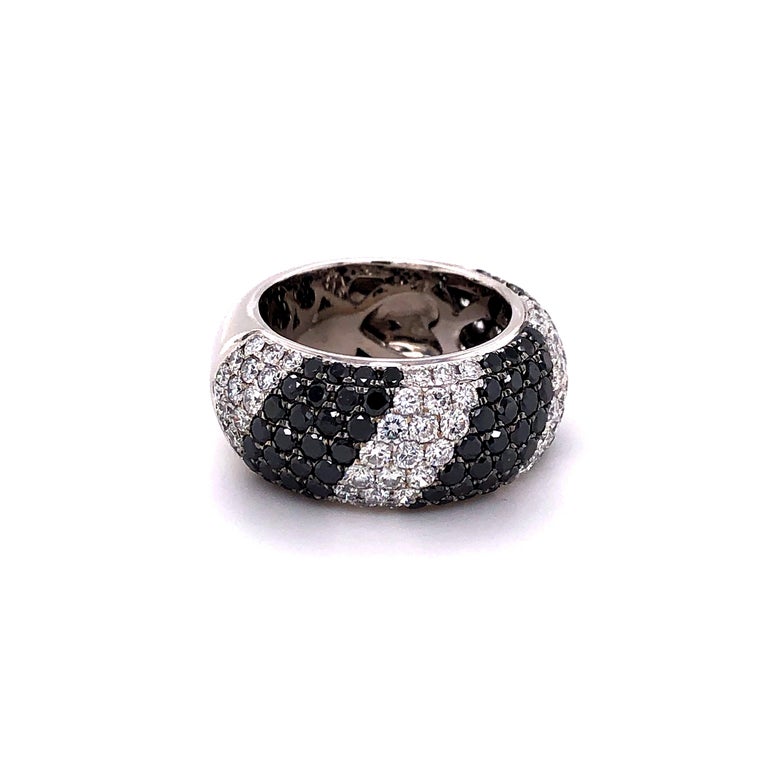 Black and White Diamonds Zebra Ring in 18 Karat White Gold For Sale at ...