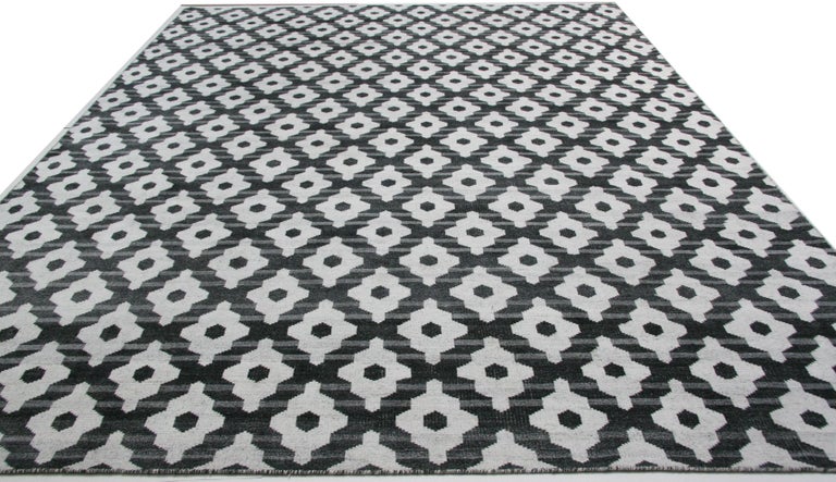 Black and White Pattern Rug For Sale at 1stDibs