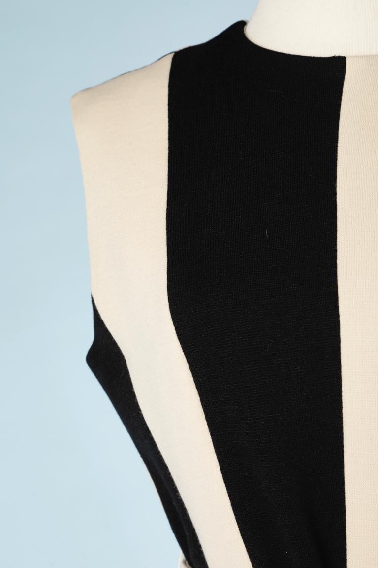 Lilli Ann - Robe sans manches en jersey de laine noir et blanc avec ceinture En vente sur 1stDibs