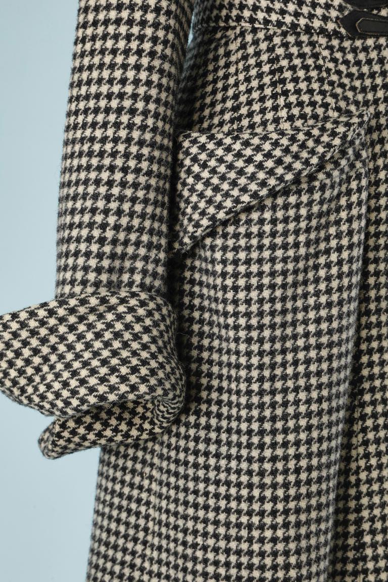 Black and white wool houndstooth pattern coat with belt Circa 1940's For Sale at 1stDibs