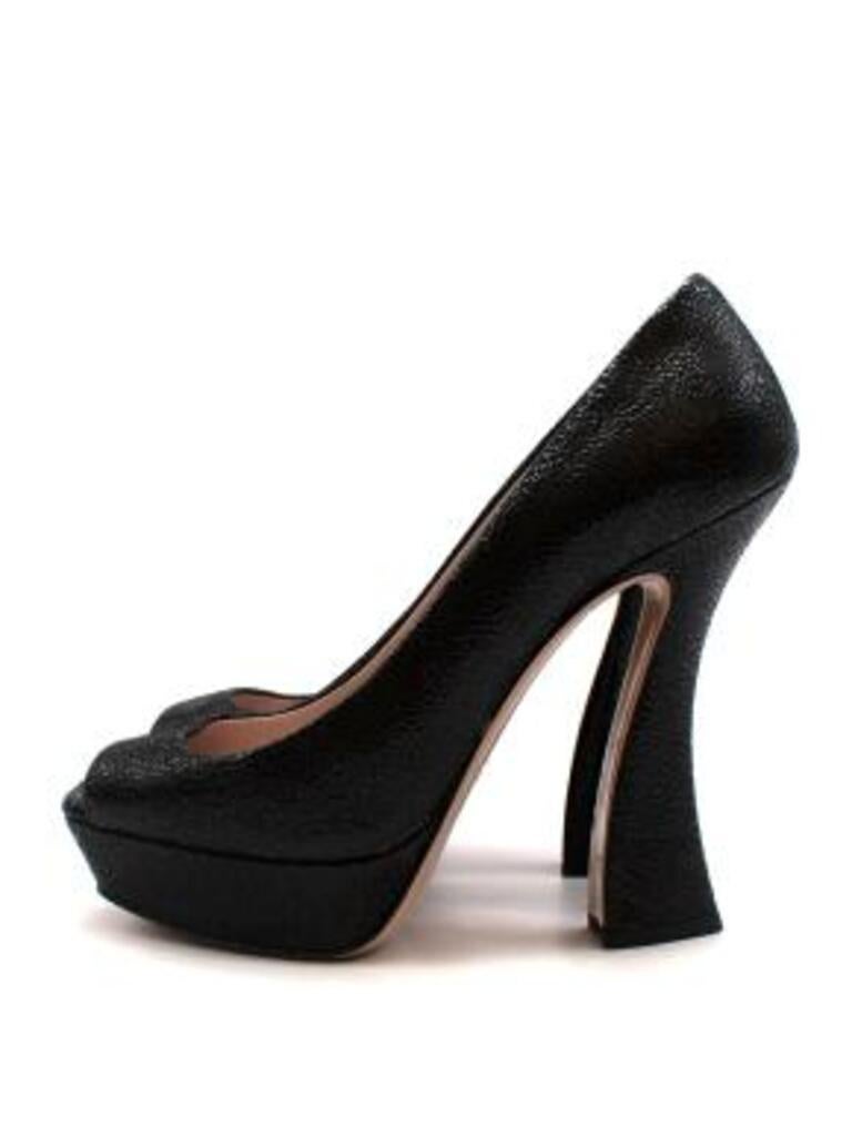 Black cracleque leather platform heeled pumps For Sale at 1stDibs