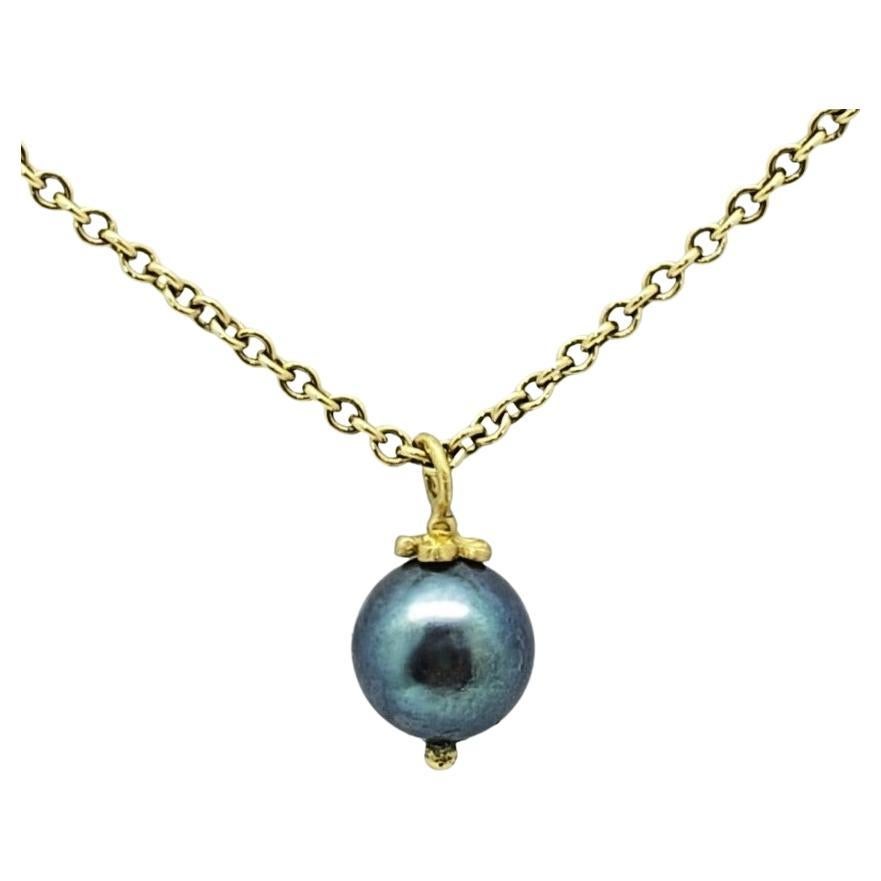 Black is Beautiful Pearl with Petal Cap in 18K Green Gold For Sale at ...