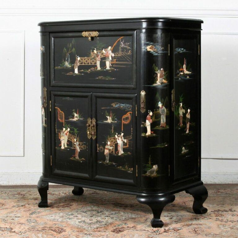 Black Lacquer Bar with Hardstone Figures For Sale at 1stDibs