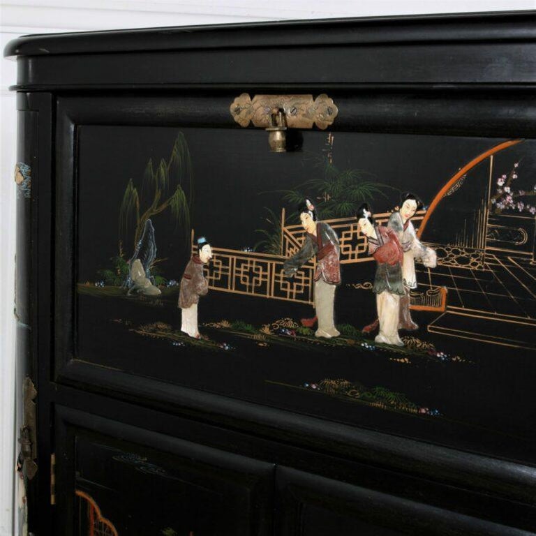Black Lacquer Bar with Hardstone Figures For Sale at 1stDibs