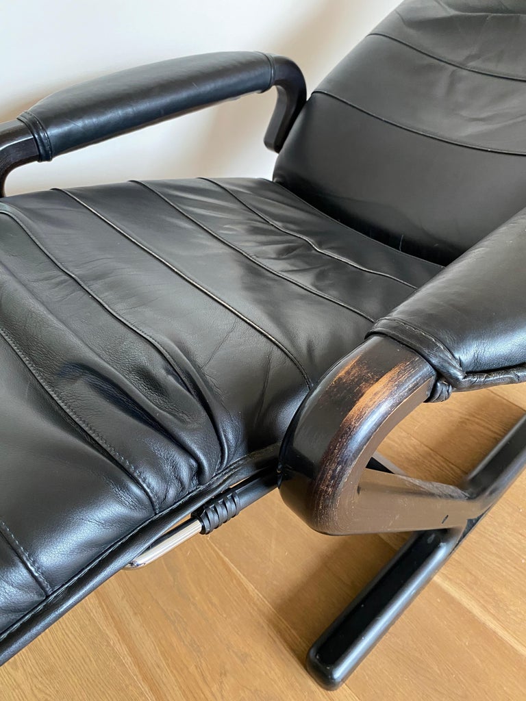 Black Leather and Bentwood Recliner Chair, ca. 1980s For Sale at 1stDibs