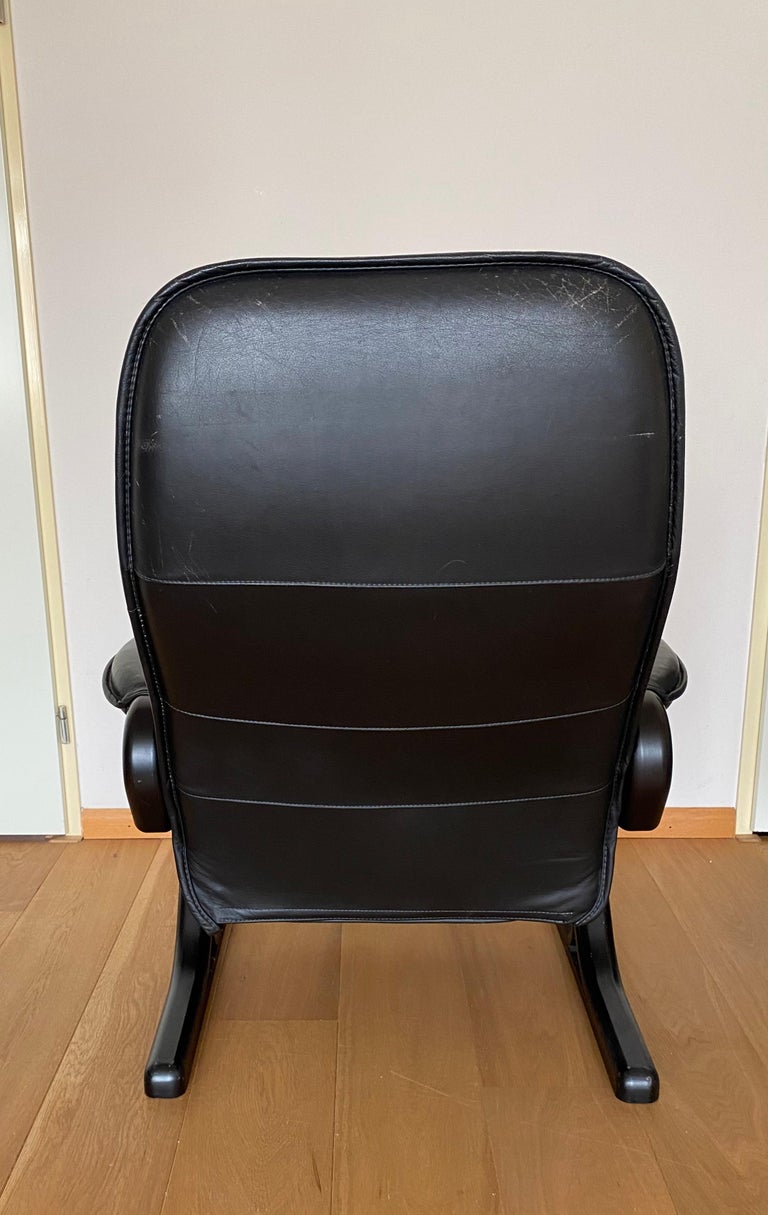 Black Leather and Bentwood Recliner Chair, ca. 1980s For Sale at 1stDibs