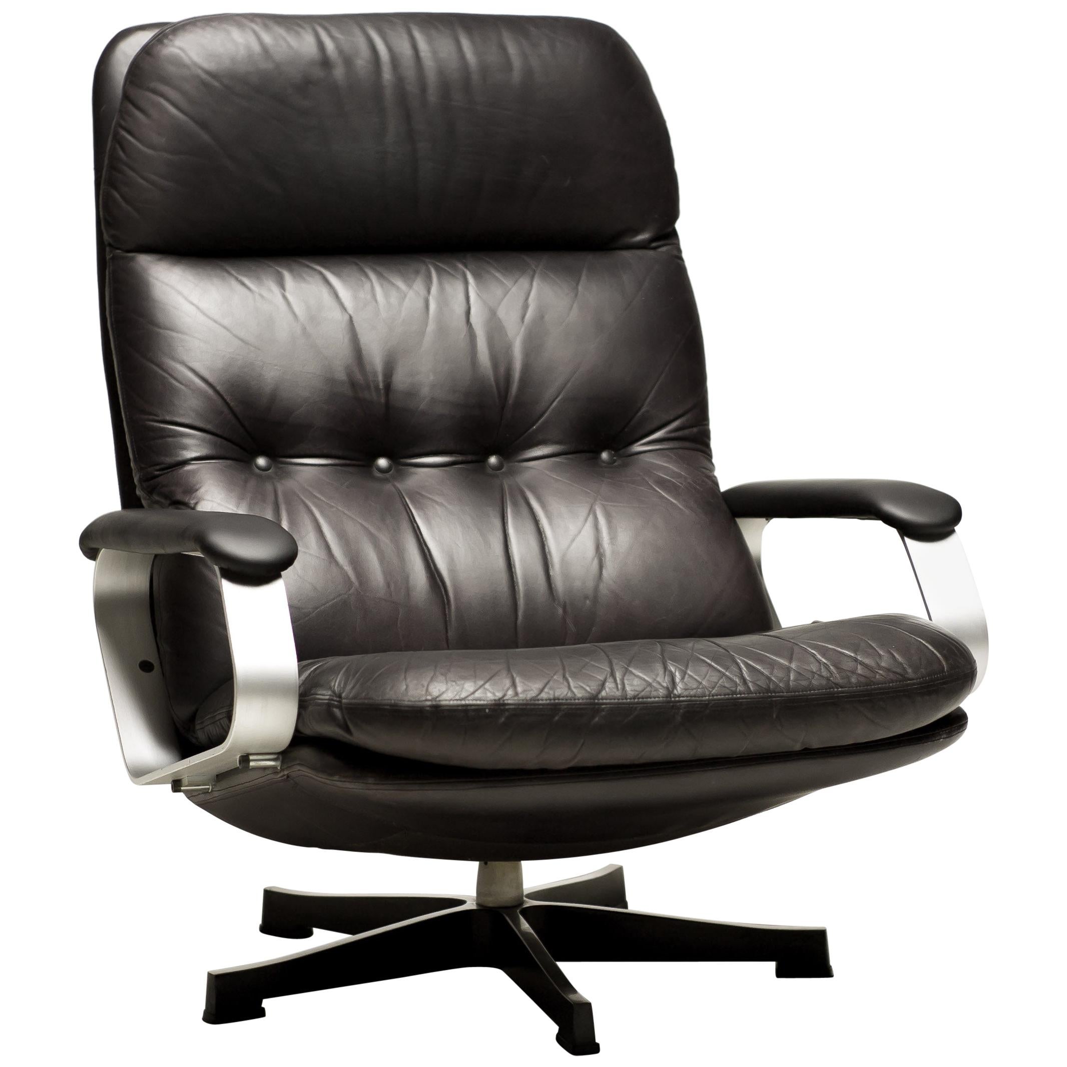 Homecrest Black Leather Clam Shell Lounge Chairs at 1stDibs