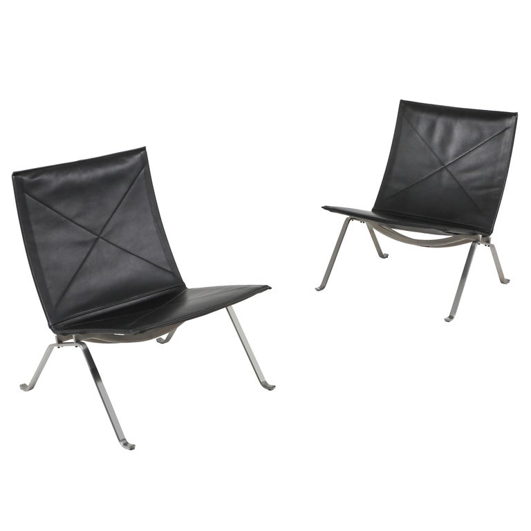 Black Leather PK 22 Pair of Lounge Chairs Fritz Hansen at 1stDibs