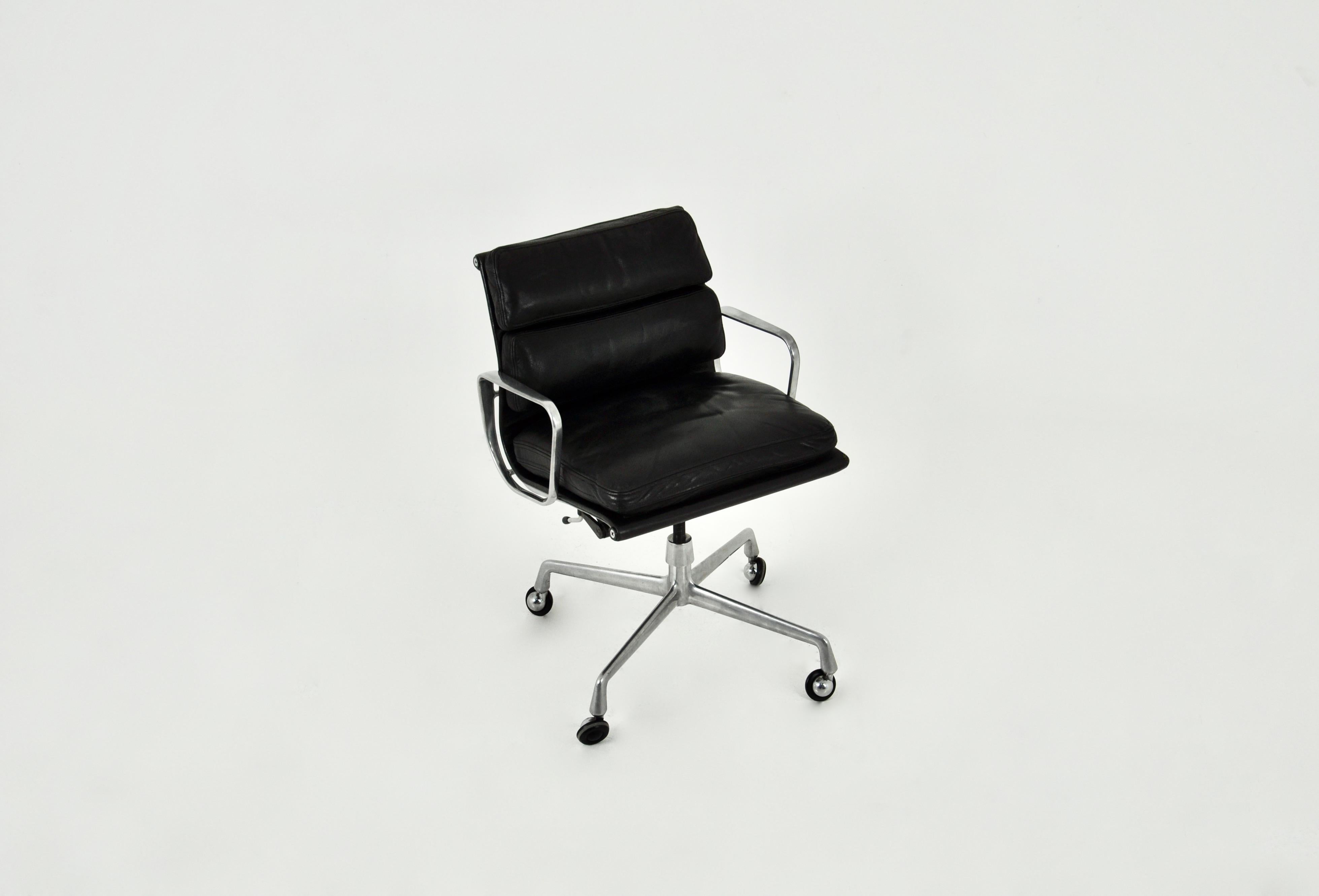 Black Leather soft pad Chair by Charles and Ray Eames for Herman Mille , 1970s For Sale at 1stDibs