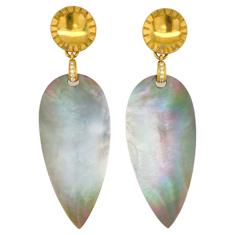 Black lip mussel with pavé set diamond accents For Sale at 1stDibs