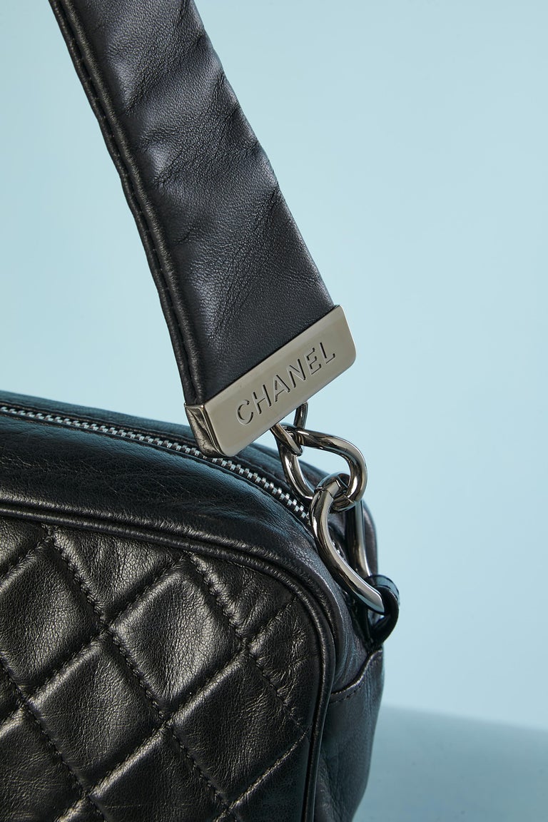 Black topstitched leather bag with leather and chain handle Chanel ...