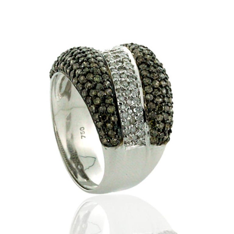 Black and White Diamond Swirl Design Ring In 18k Gold For Sale at 1stDibs