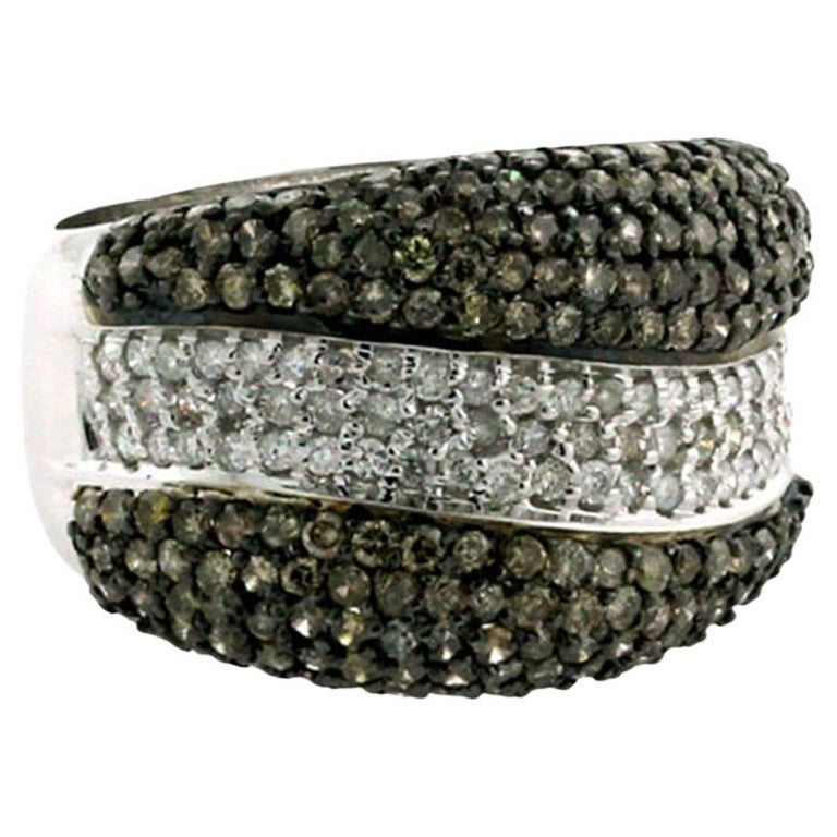 Black and White Diamond Swirl Design Ring In 18k Gold For Sale at 1stDibs