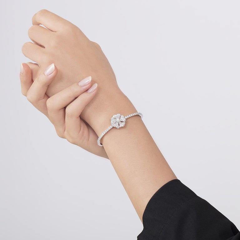 Bloom Diamond Solo Flower Bangle in 18k White Gold For Sale at 1stDibs