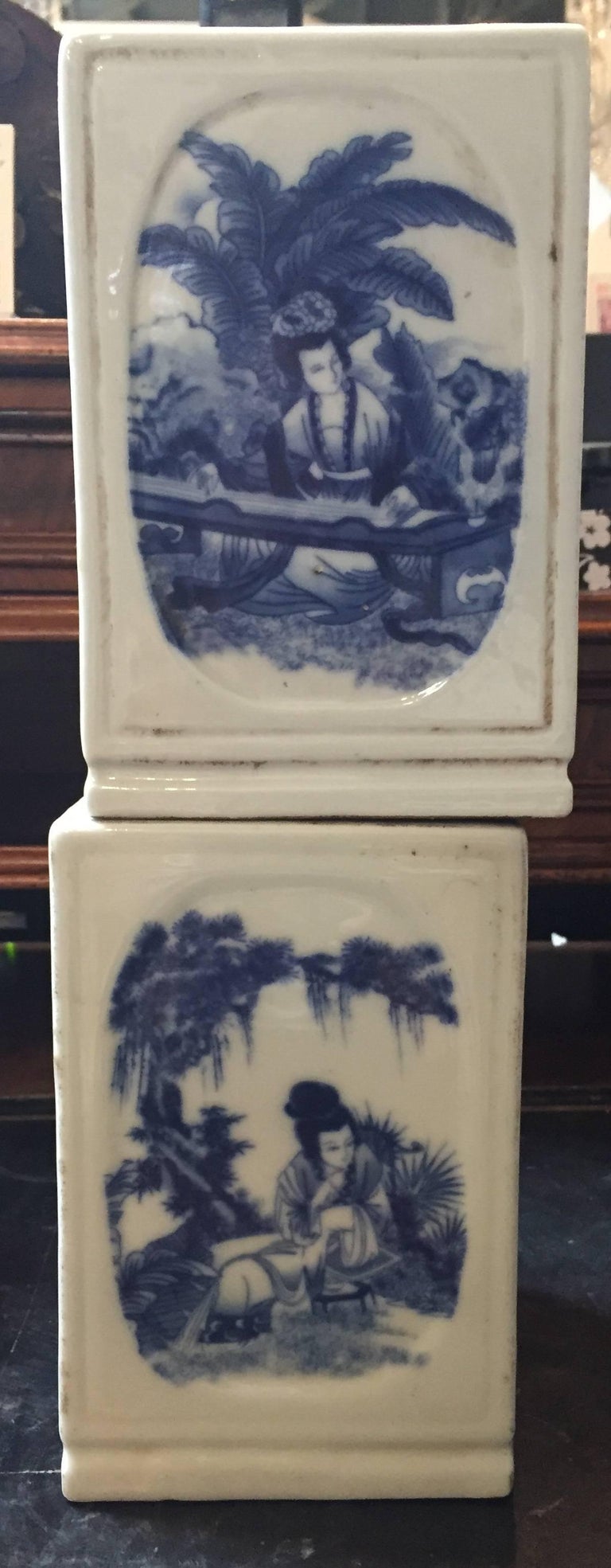Blue and White Chinese Pair of Square Vases For Sale at 1stDibs