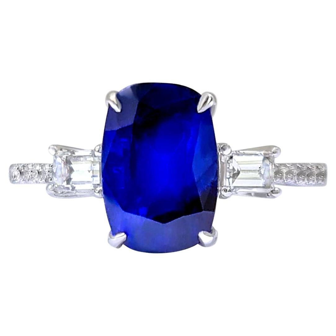 Blue 3 Carat Sapphire Ring with Side Diamonds 18Karat Gold For Sale at ...