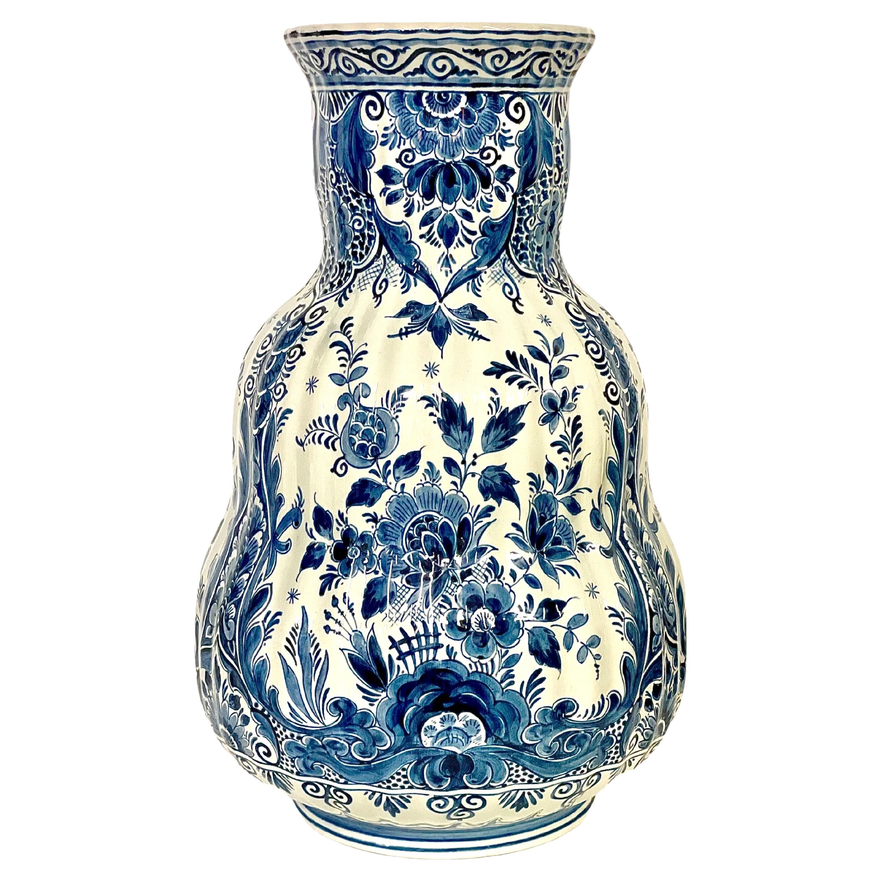 Delfts Blue and White Chinoiserie Porcelain Vase For Sale at 1stDibs