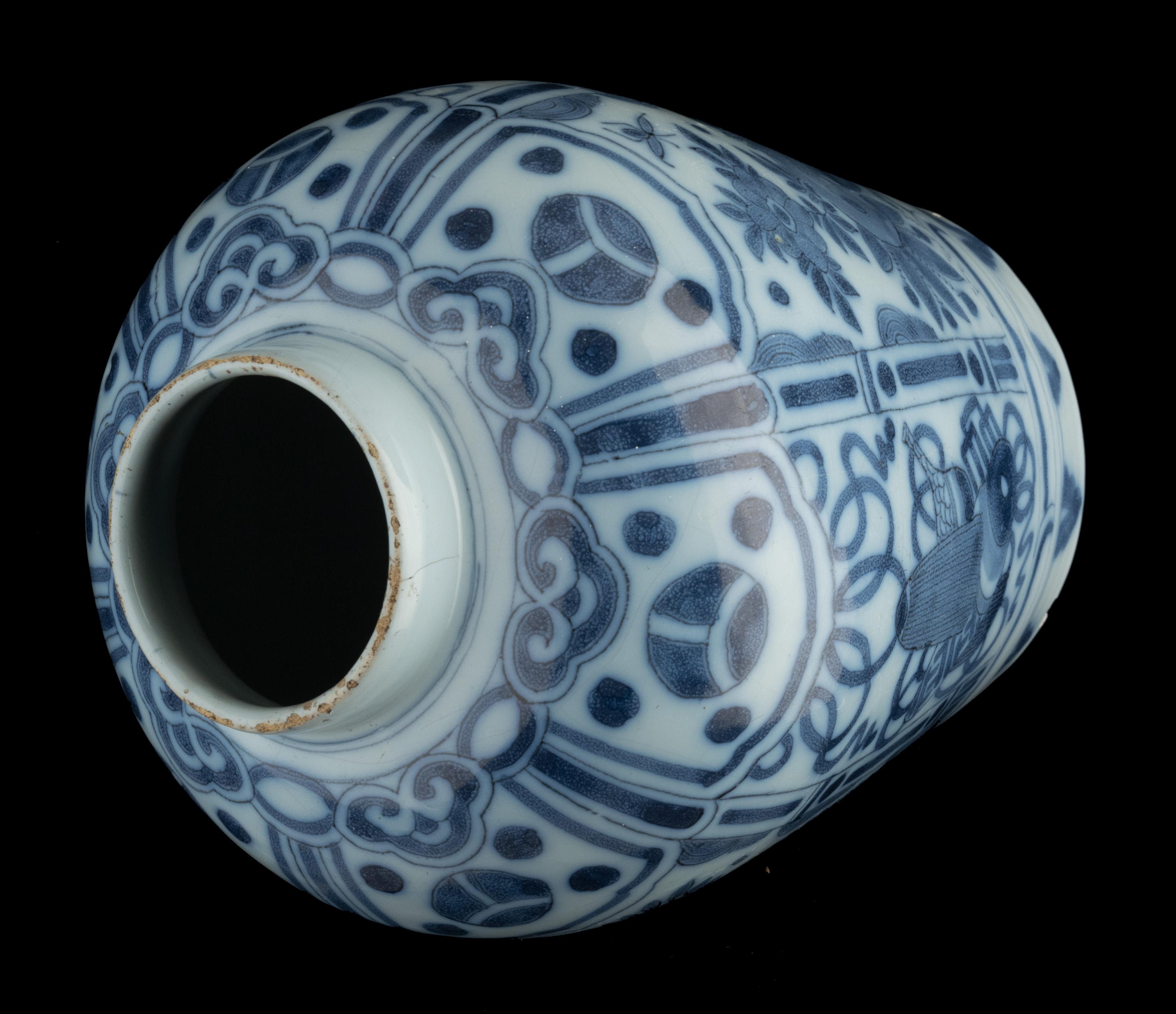 Blue and white floral chinoiserie jar Delft, 1680-1690 For Sale at 1stDibs