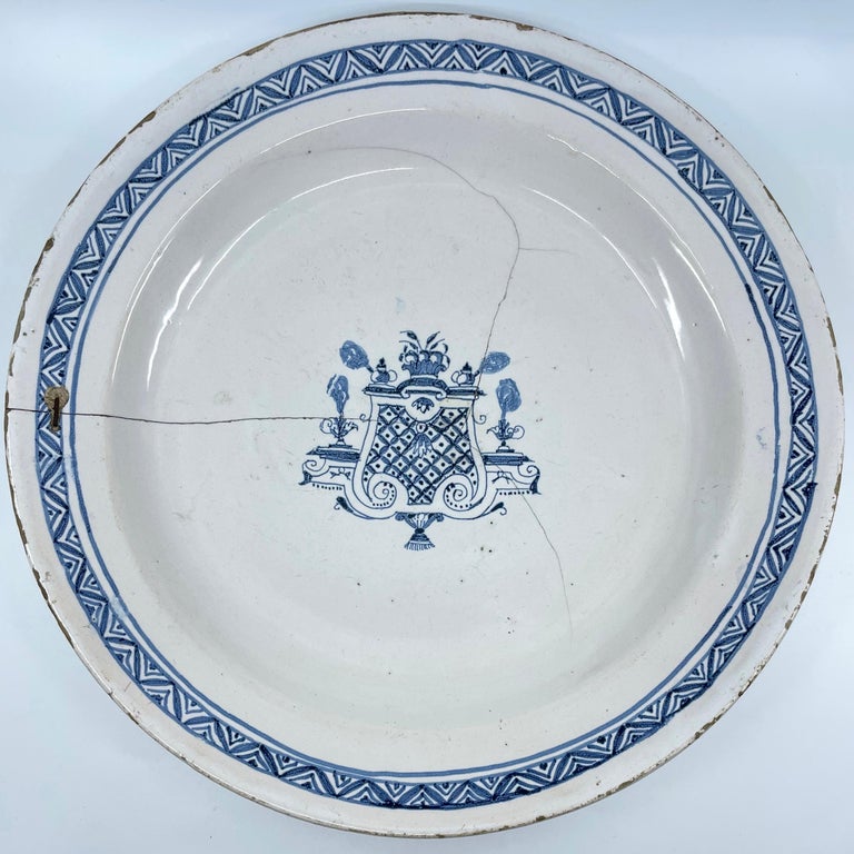 Blue and White Italian Plate For Sale at 1stDibs