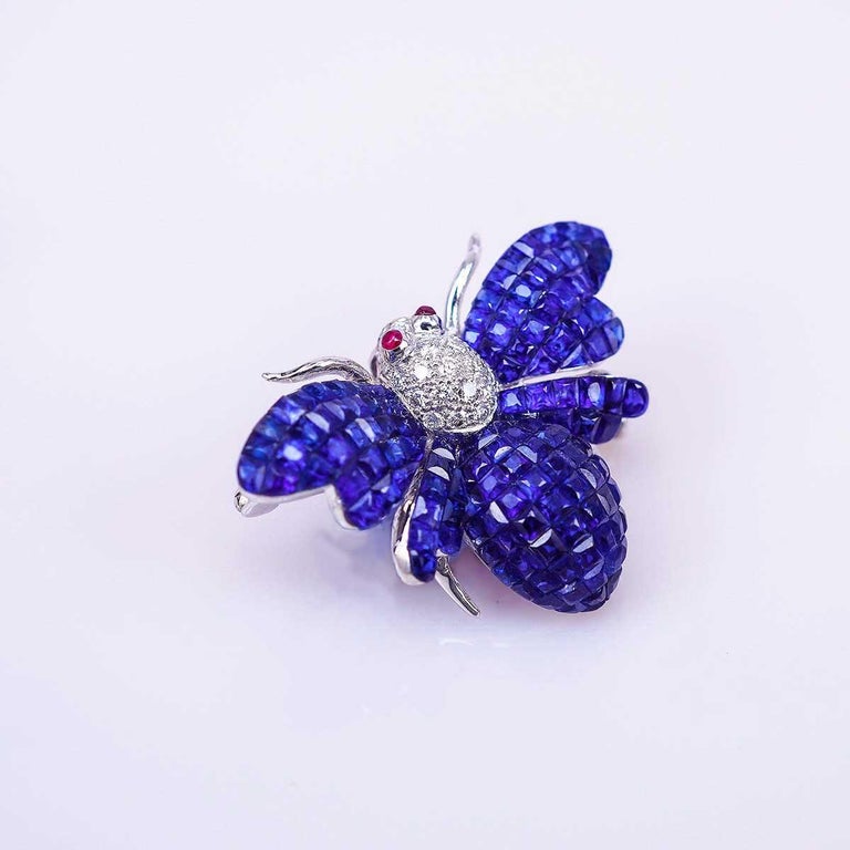 Blue Sapphire Bee Brooch For Sale at 1stDibs