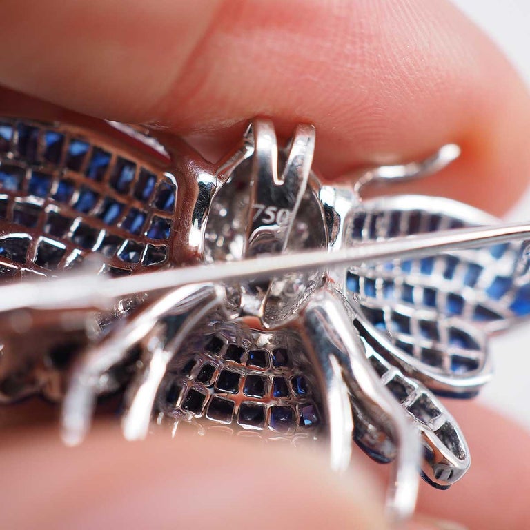 Blue Sapphire Bee Brooch For Sale at 1stDibs