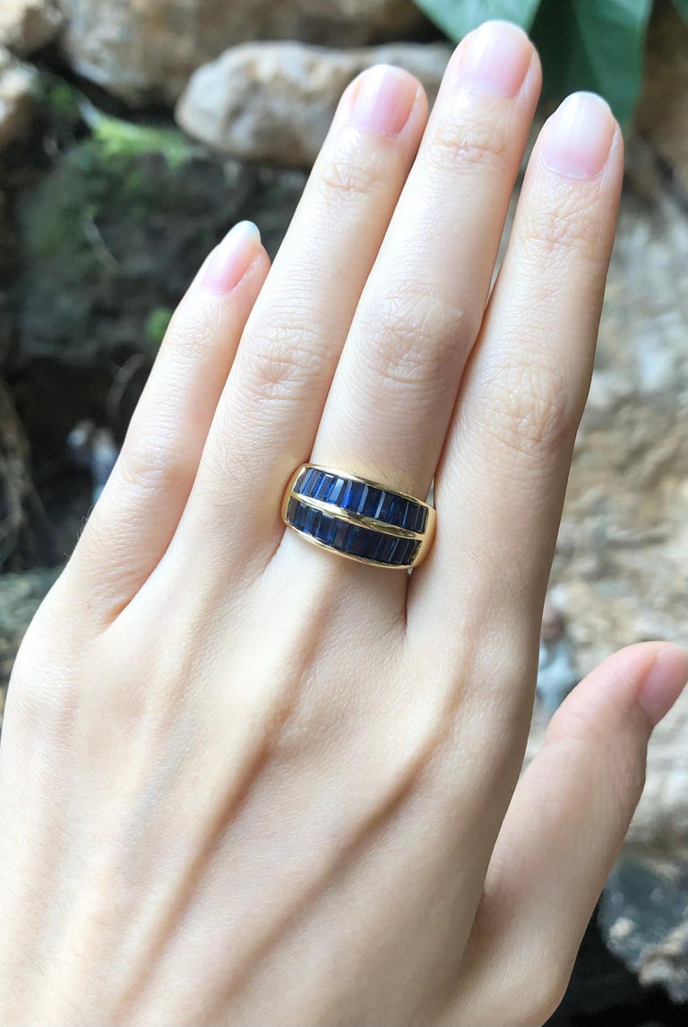 Blue Sapphire Ring Set in 18 Karat Gold Settings For Sale at 1stDibs