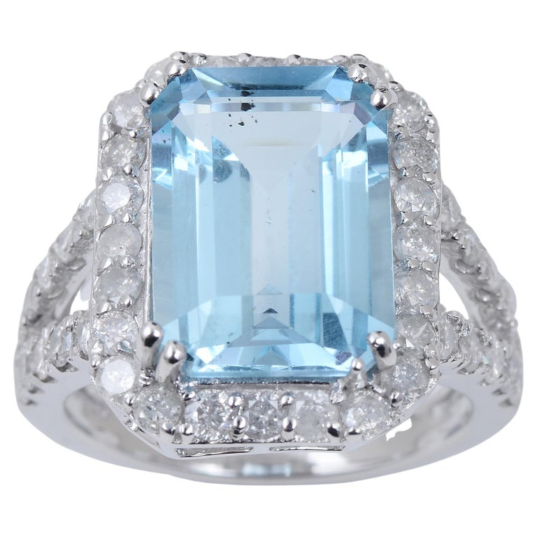 Blue Topaz and Diamond Halo Ring in 14k White Gold For Sale at 1stDibs