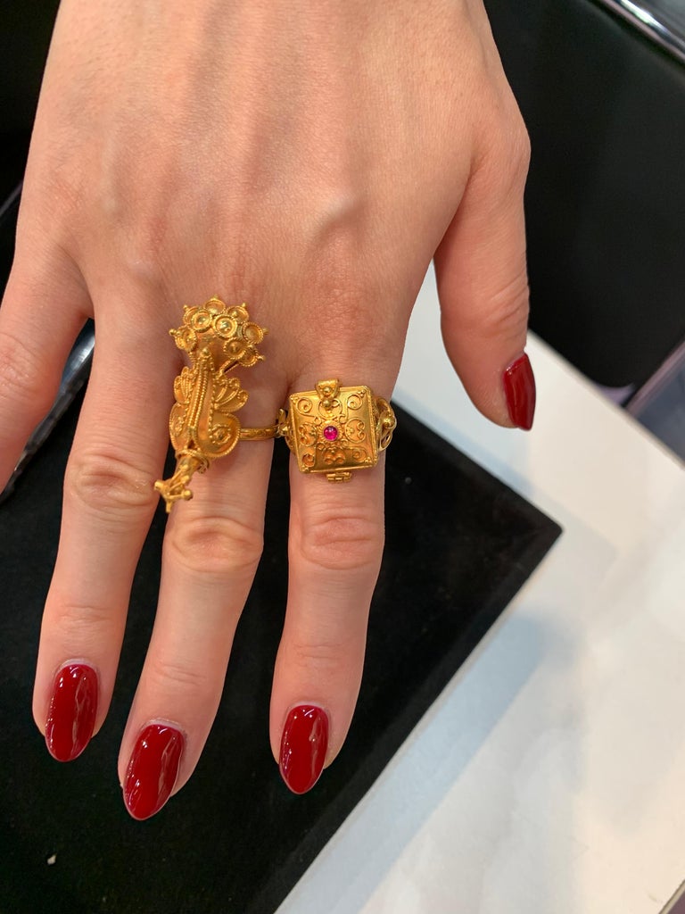 Bochic Vintage Gold Poison and Peacock Rings For Sale at 1stDibs