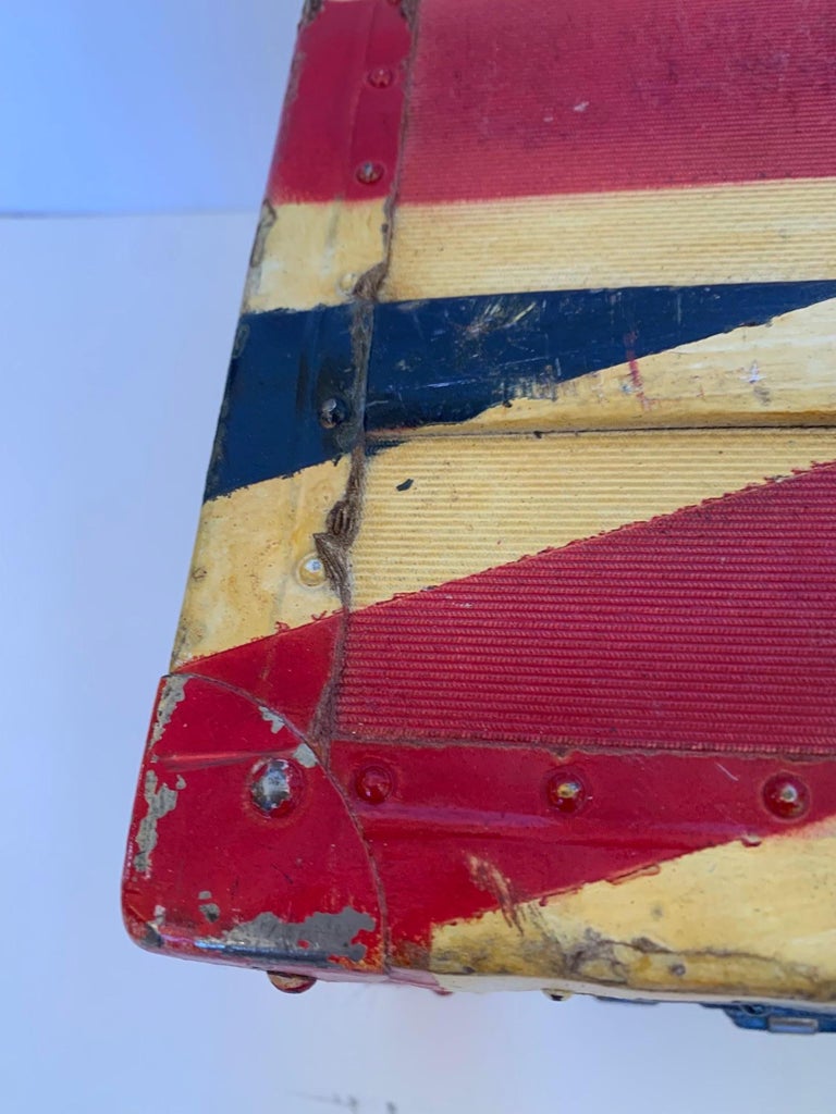 Bold Graphic British Flag Decorated Trunk For Sale at 1stDibs