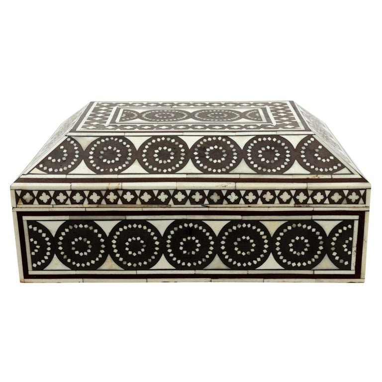 Bone Inlaid Circle on Circle Box at 1stDibs