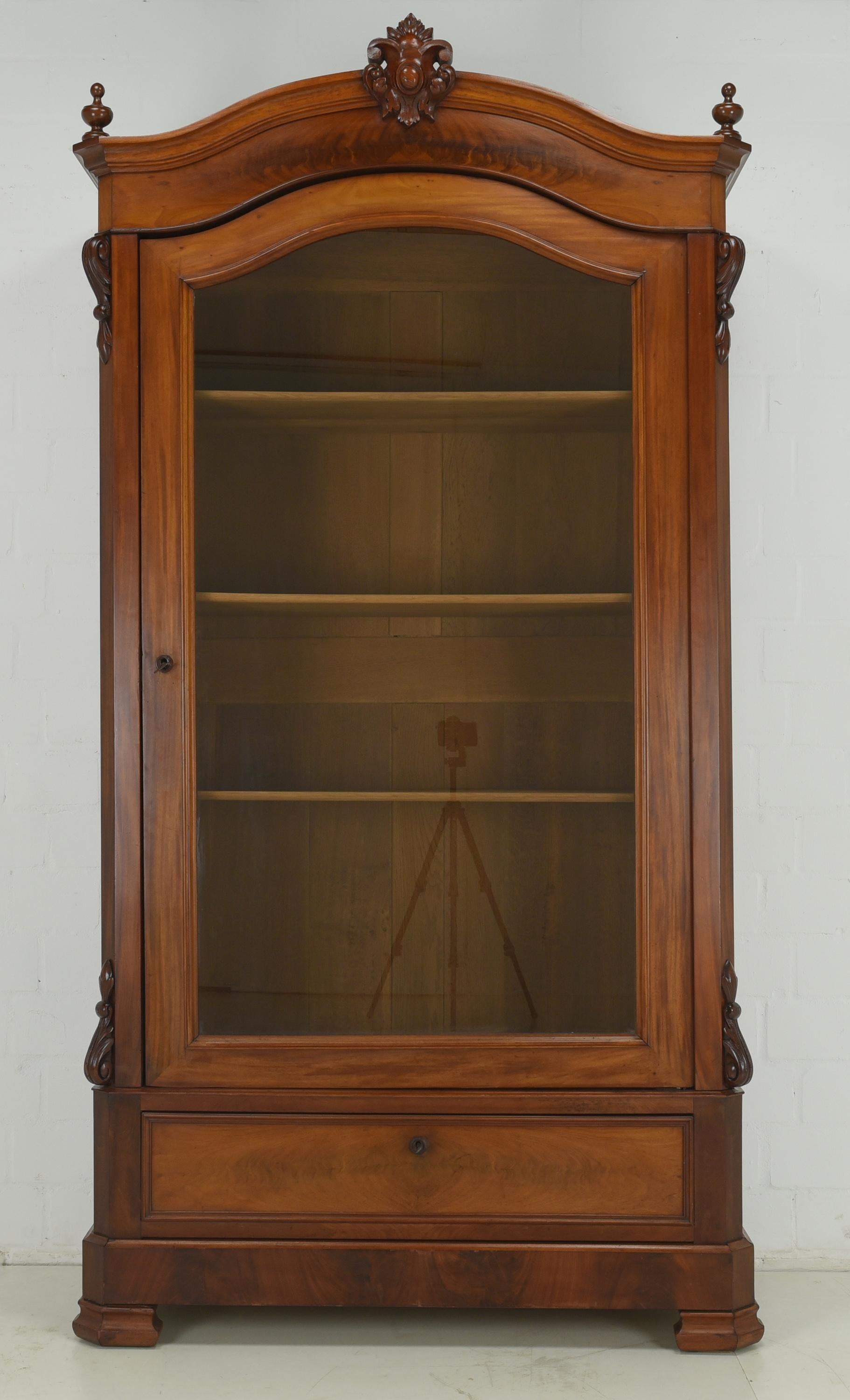 Bookcase Showcase in Mahogany Shellac, circa 1880 For Sale at 1stDibs