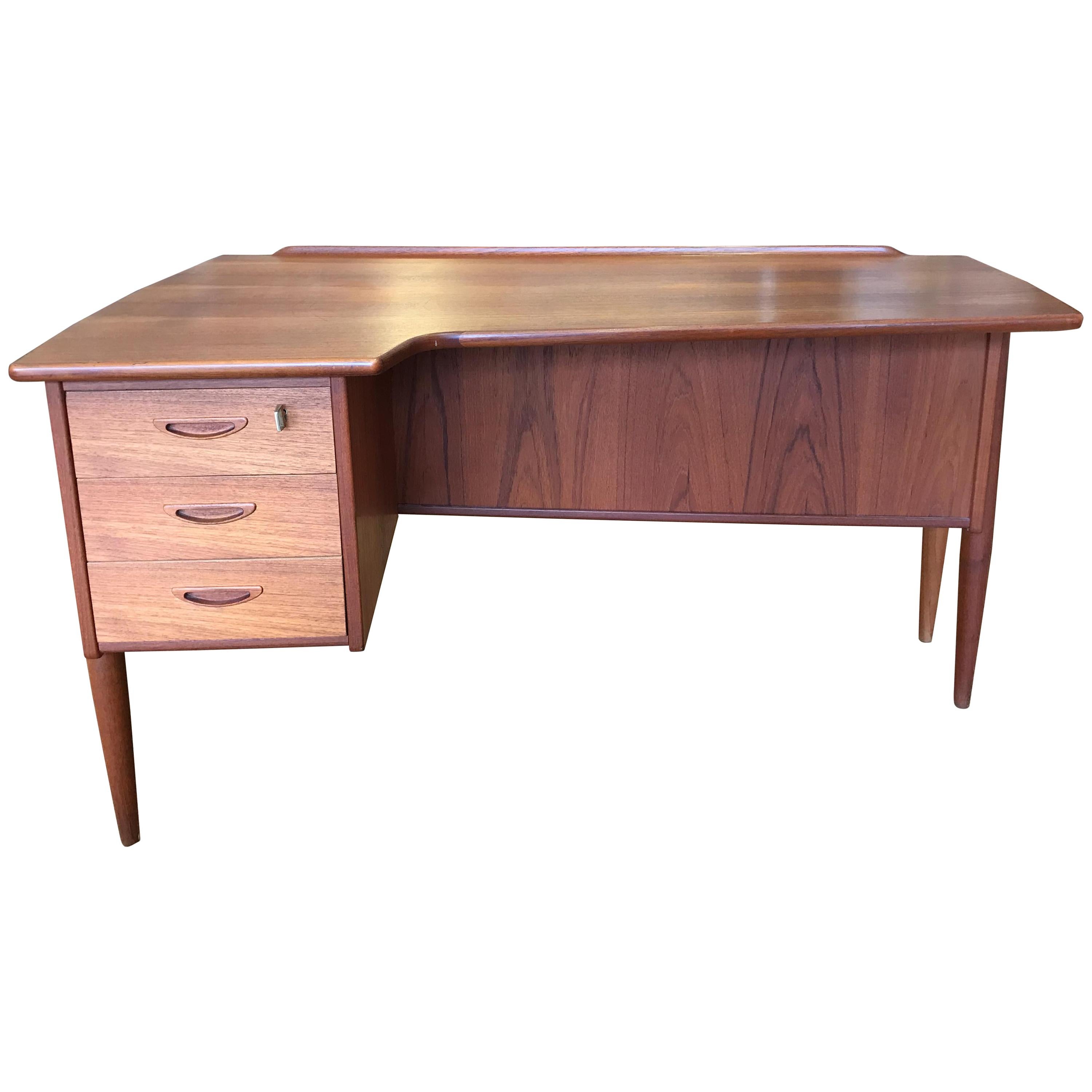 Boomerang Desk by Peter Løvig Nielsen for Hedensted Møbelfabrik For ...