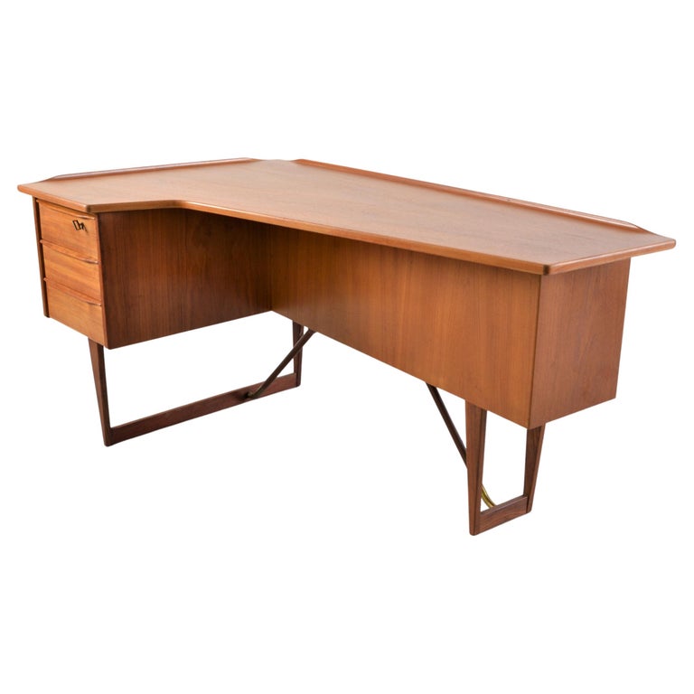 Boomerang Desk by Peter Løvig Nielsen for Hedensted Møbelfabrik For ...