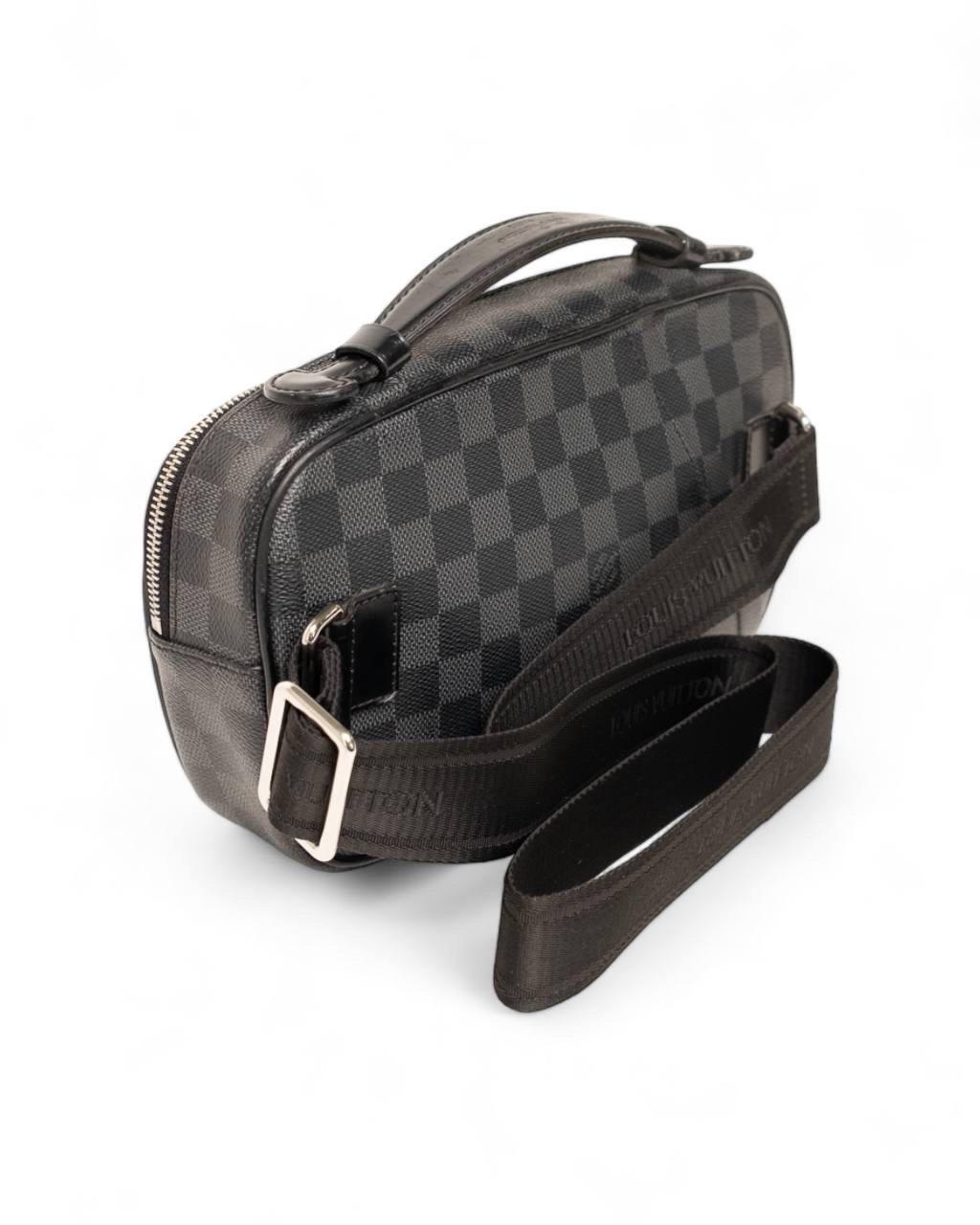 Borsello Louis Vuitton Ambler Marsupio Damier Graphite For Sale at 1stDibs