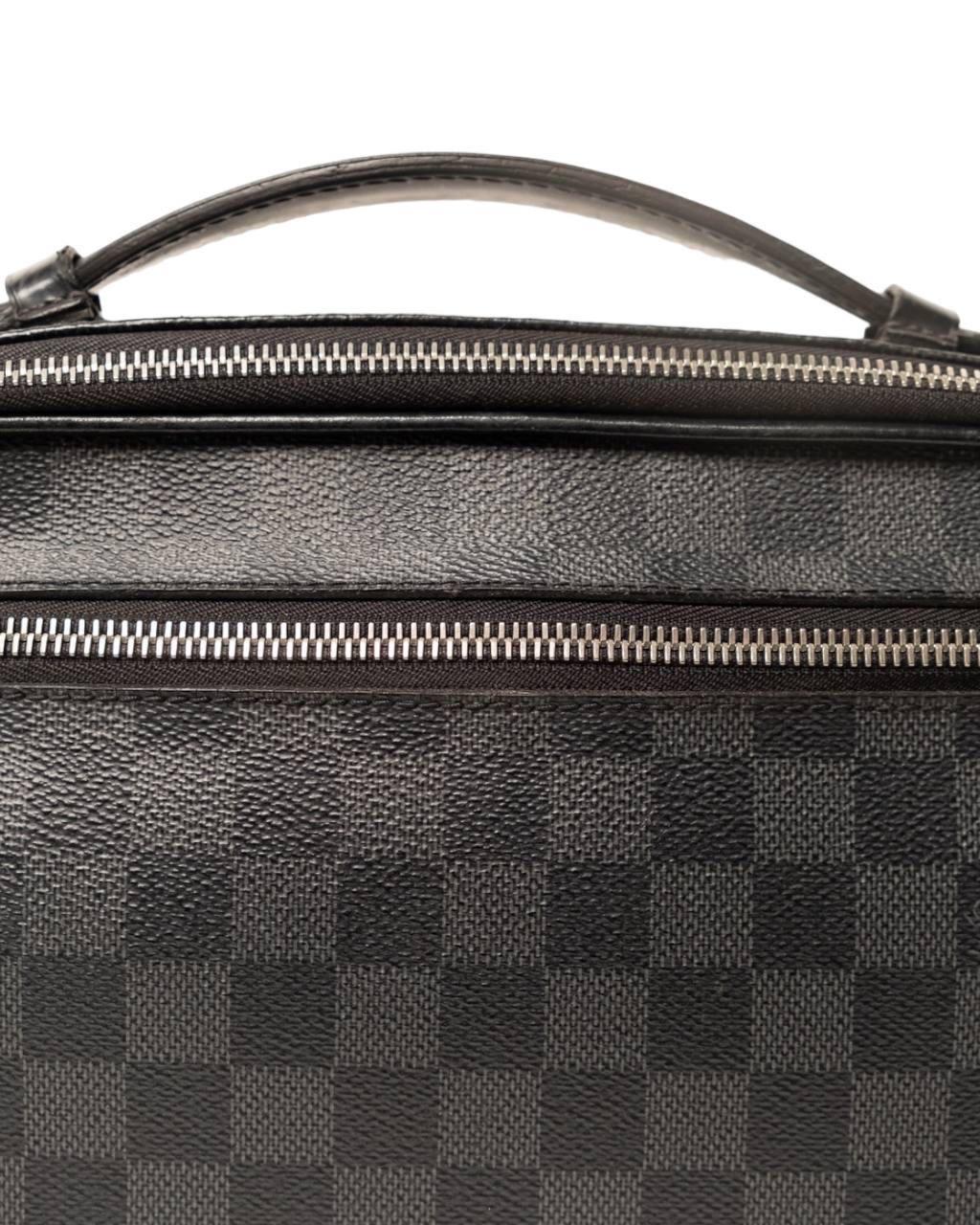 Borsello Louis Vuitton Ambler Marsupio Damier Graphite For Sale at 1stDibs